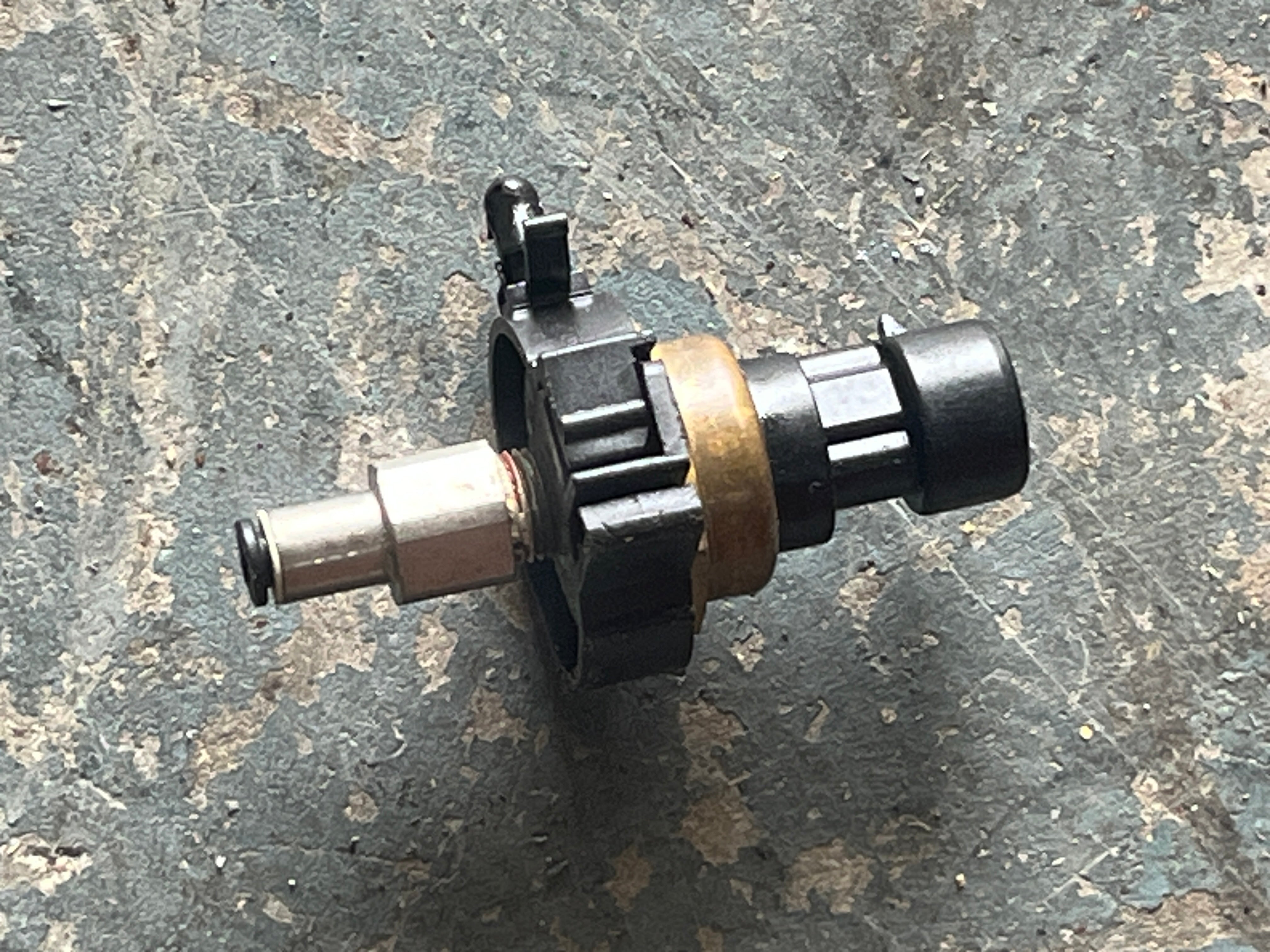 115 90 hp Mercury Optimax PRESSURE SENSOR 881879A7 FITTING 892403 Two ...