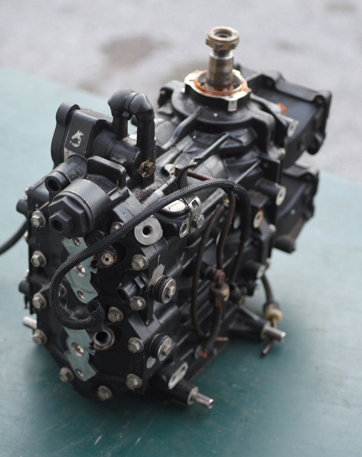 50 60 40 HP Evinrude E-tec Long Block POWERHEAD 5005507 Cylinder Head ...